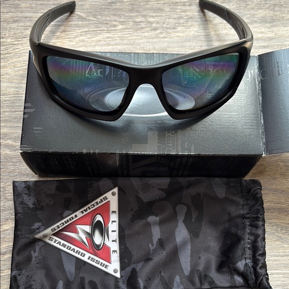 Oakley | Accessories | Oakley Valve Matte Black Sunglasses | Poshmark